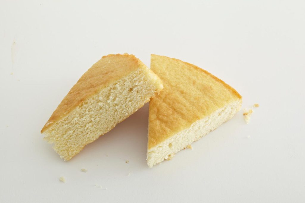 Queen Cake: The Ultimate Recipe for a Royal Delight – CakePedia