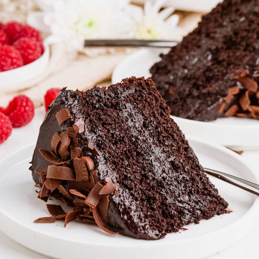 Are You Supposed to Eat Cake With a Spoon Or Fork? Find Out Here ...