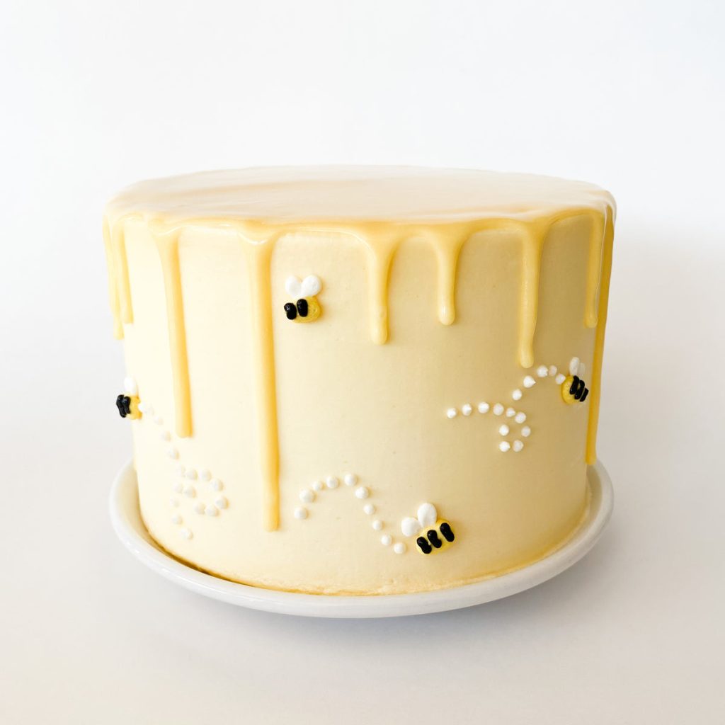 Bee Cake: A Sweet Delight Buzzing with Flavor – CakePedia